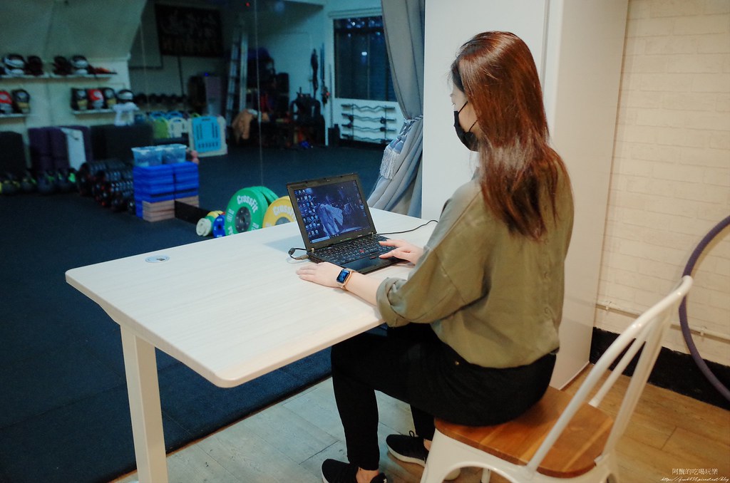 阿醜的吃喝玩樂使用STANDWAY電動升降桌心得