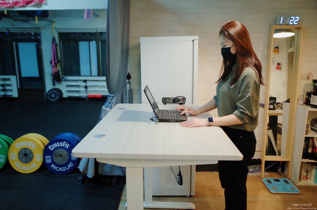 阿醜的吃喝玩樂使用STANDWAY電動升降桌心得