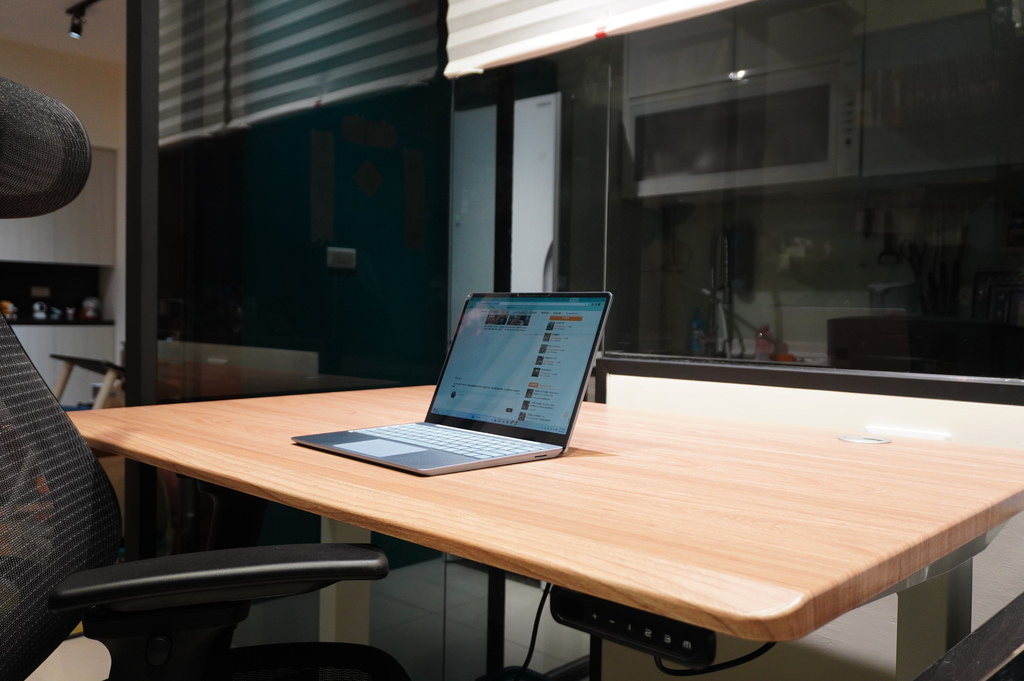 湯姆仕-吃喝玩樂最重要使用STANDWAY升降桌心得